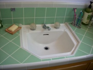 Tile countertops for midcentury bathrooms - Retro Renovation