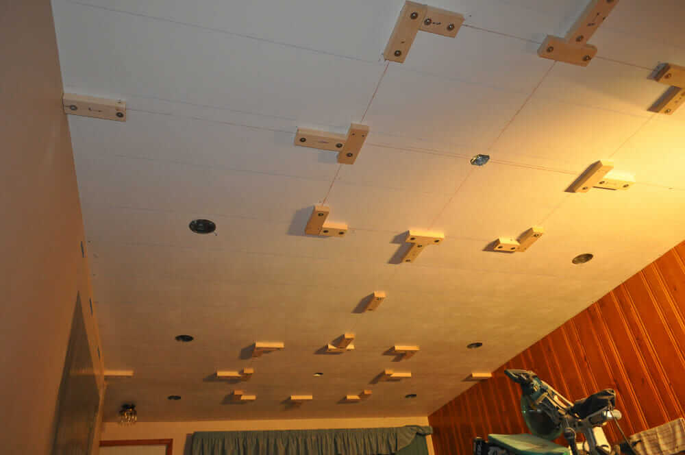 Stain color for the ceiling beams in Daniel's pickwick pine living room ...